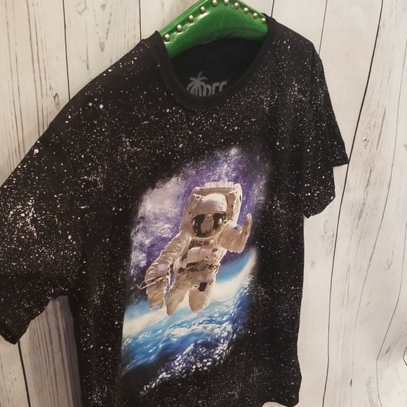 Bailey Apparel | Shirts | Nwot Never Worn Vibes L Spaceman Graphic Tee ...